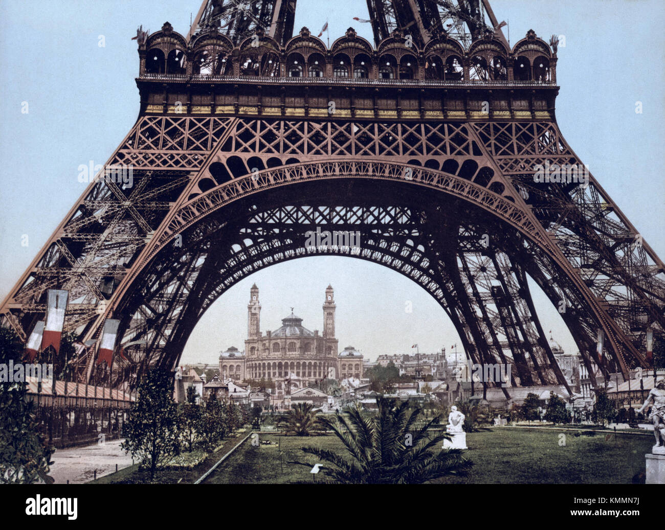 Eiffel tower paris symbol iconic hi-res stock photography and images ...