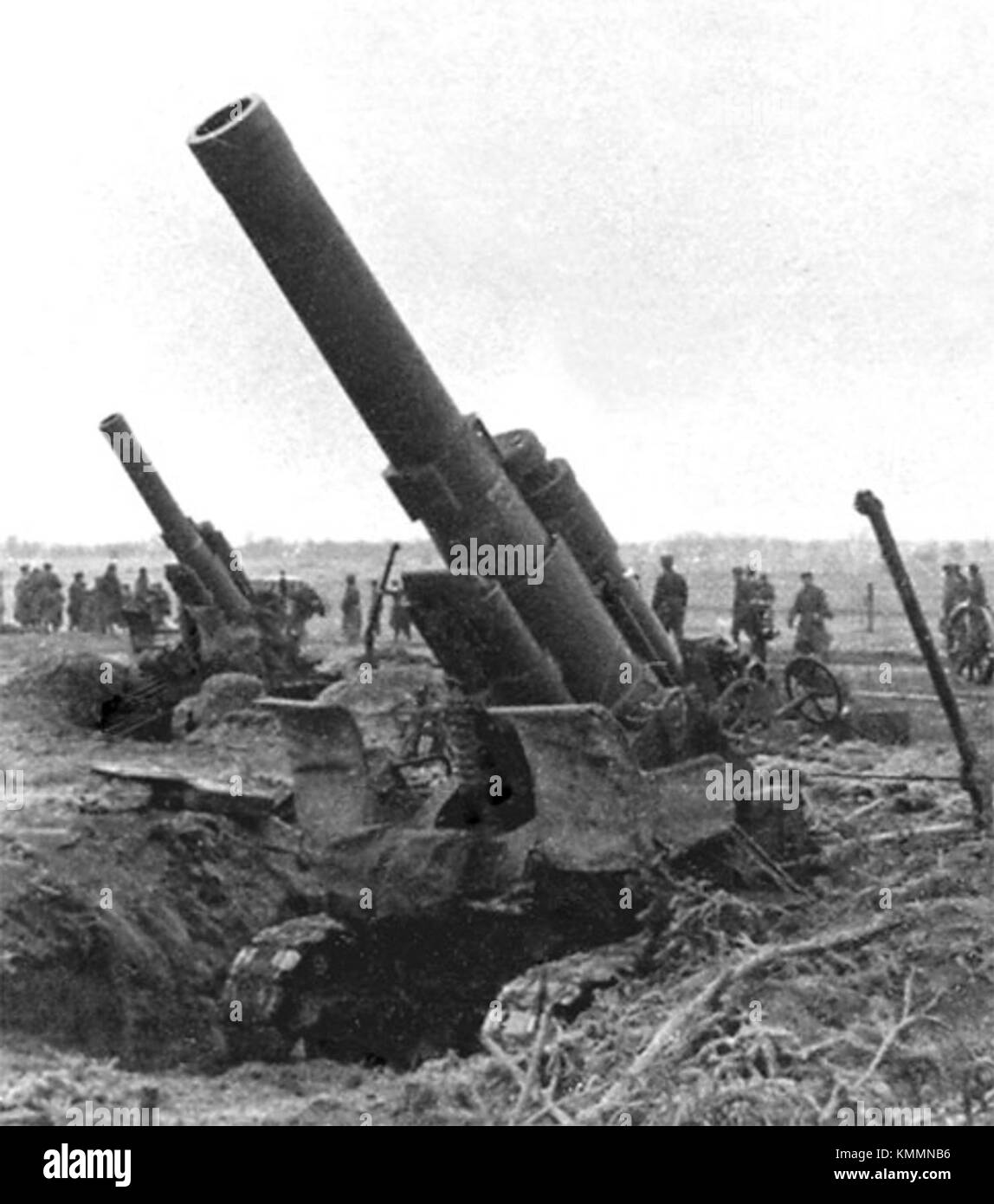 The 203mm M1931 B-4 is a heavy artillery piece used by the Soviet Union ...