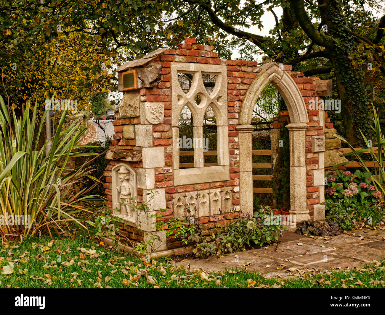Modern folly structure hi-res stock photography and images - Alamy