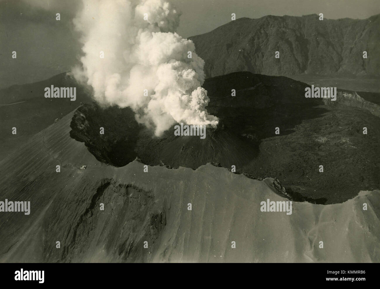 Aerial view of vulcano Vesuvio, Italy 1920s Stock Photo - Alamy
