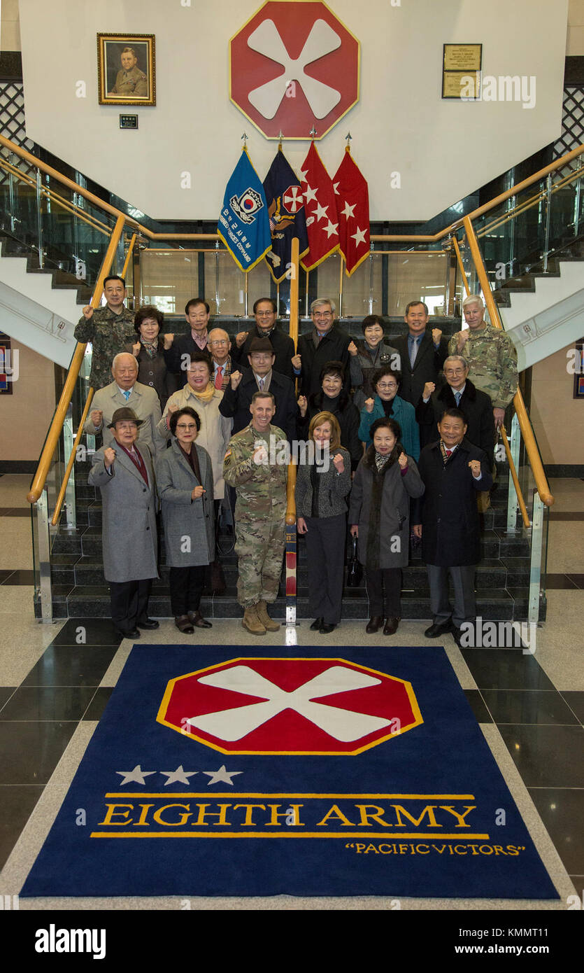U.S. Army Lt. Gen. Thomas Vandal, 8th Army commanding general, poses with Republic of Korea's ...