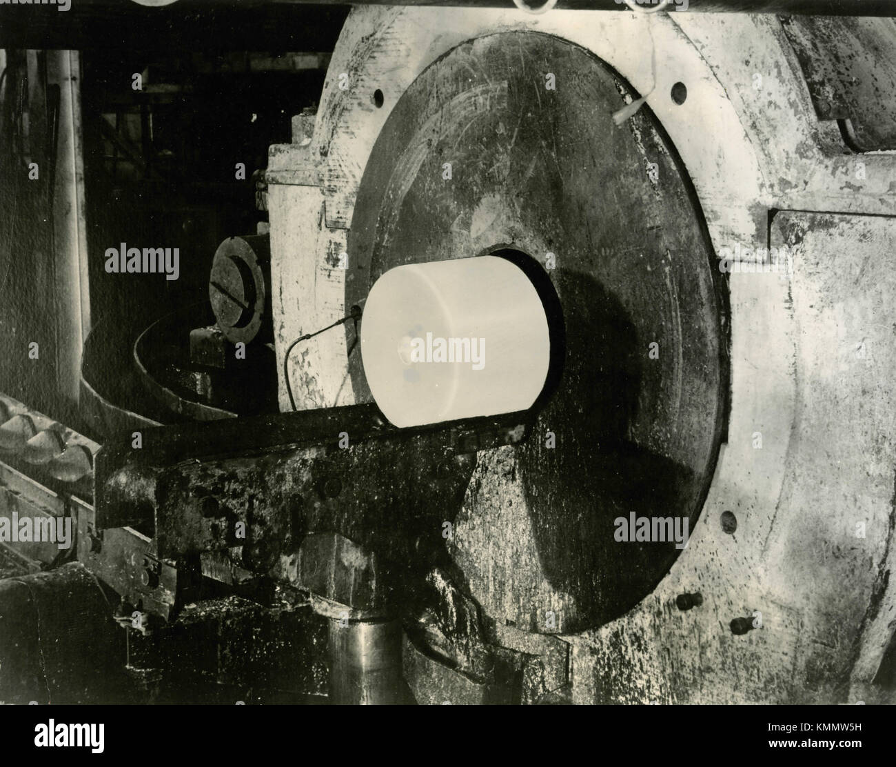 Casting metal hi-res stock photography and images - Alamy