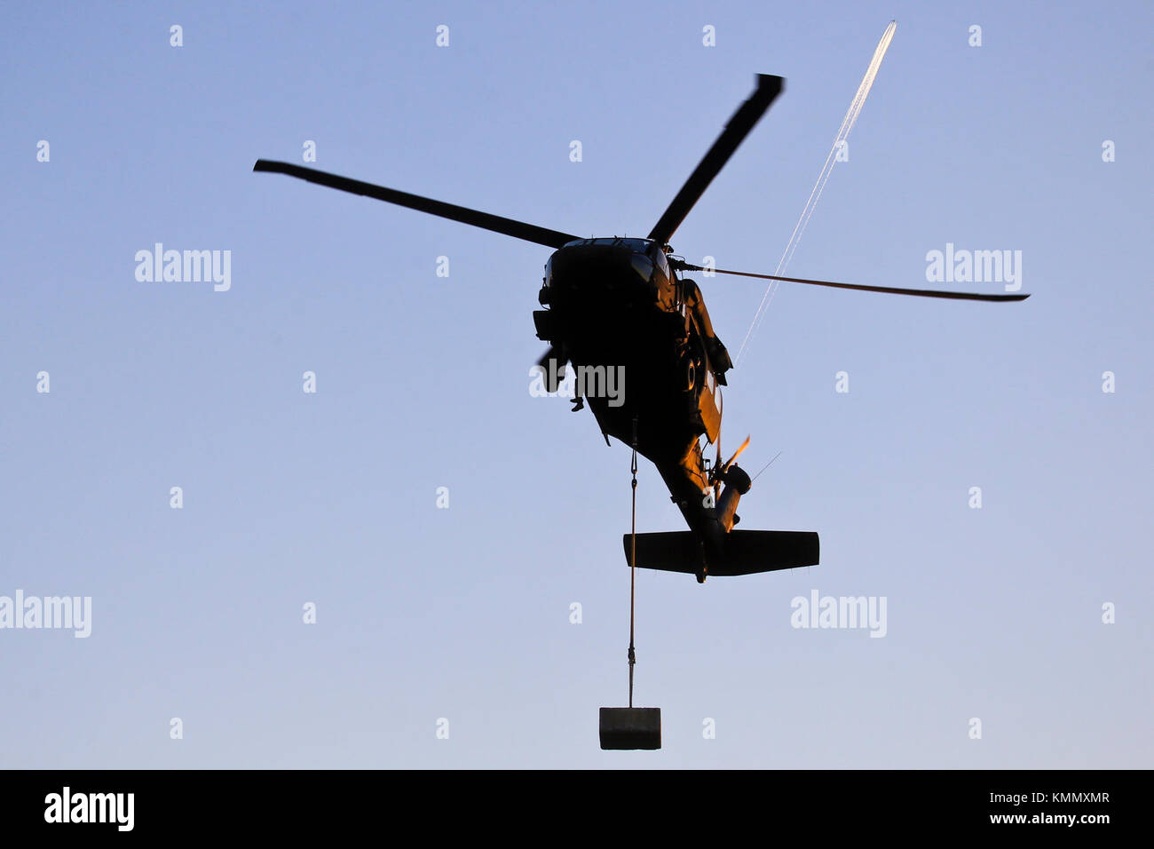 Uh 60 black hawk helicopter lifts hi-res stock photography and images ...