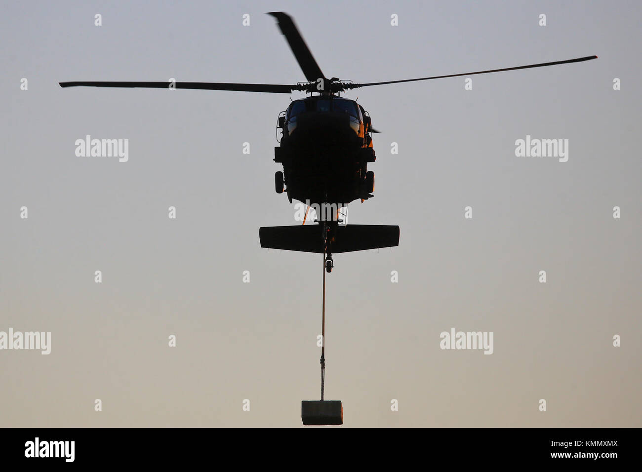 Uh 60 black hawk helicopter lifts hi-res stock photography and images ...