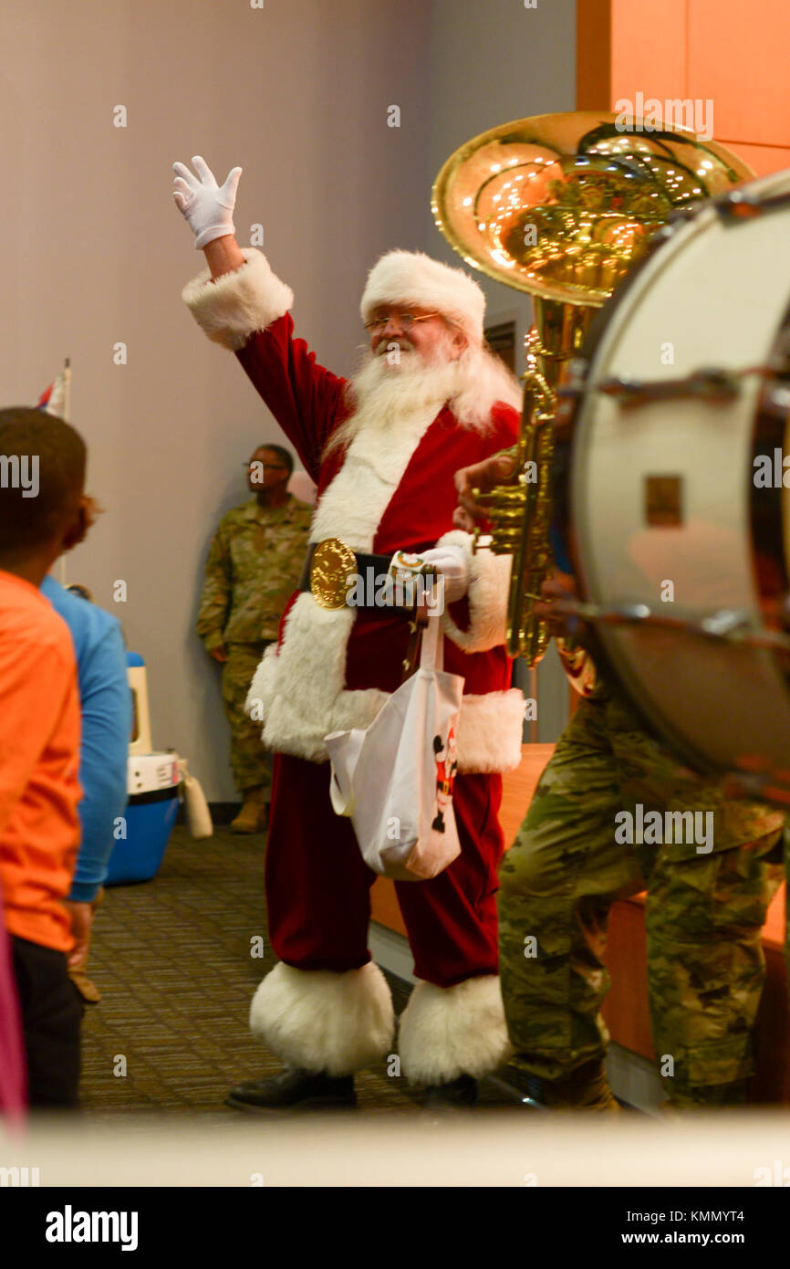 Soldiers with the North Carolina National Guard’s 440th Army Band lead ...
