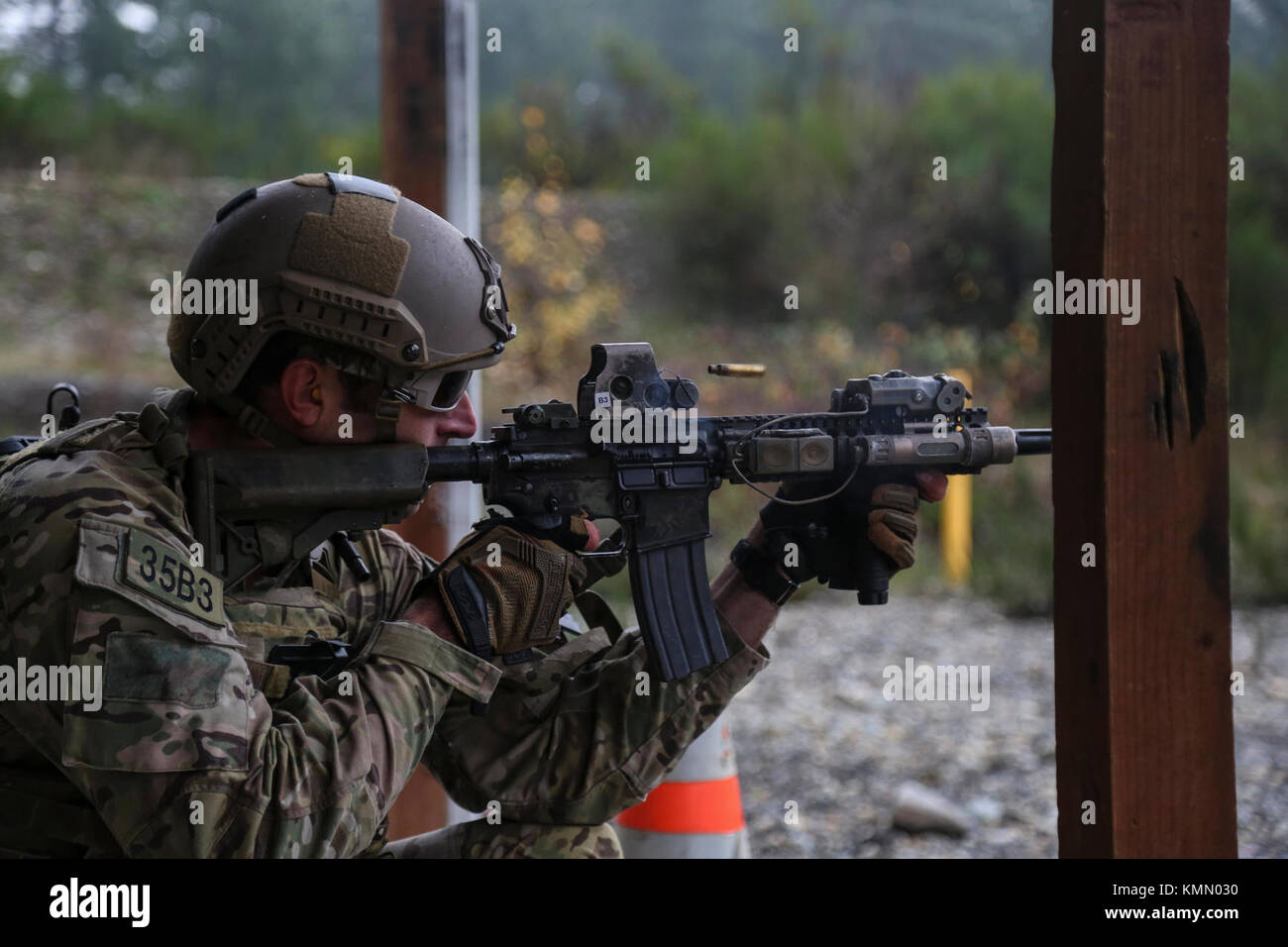 A Green Beret with 1st Special Forces Group (Airborne) participates in ...