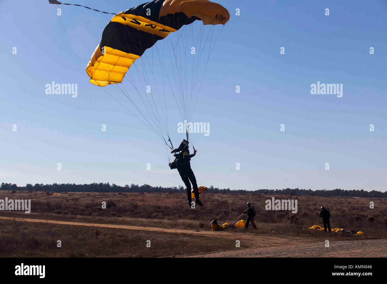 A U.S. Army paratrooper from the U.S. Army Parachute Team (Golden ...