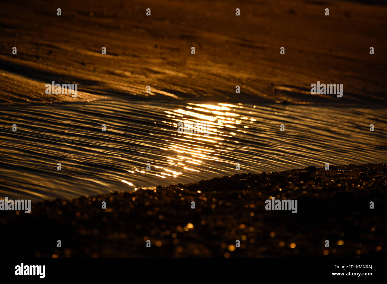 Gold water hi-res stock photography and images - Alamy