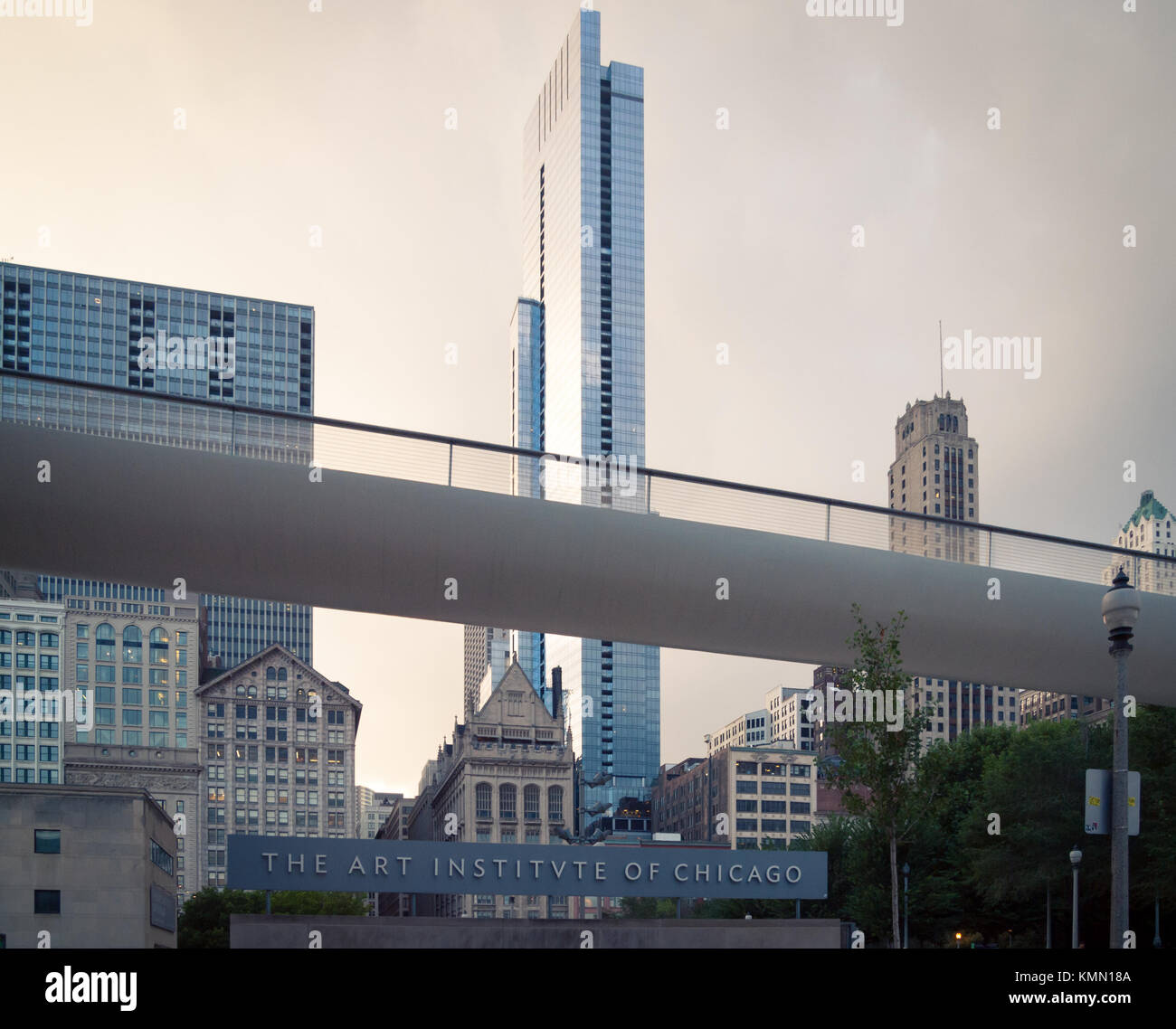 Nichols bridgeway chicago skyline hi-res stock photography and images ...