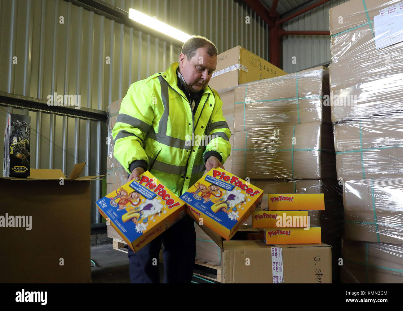 Border force officer uk hi-res stock photography and images - Alamy