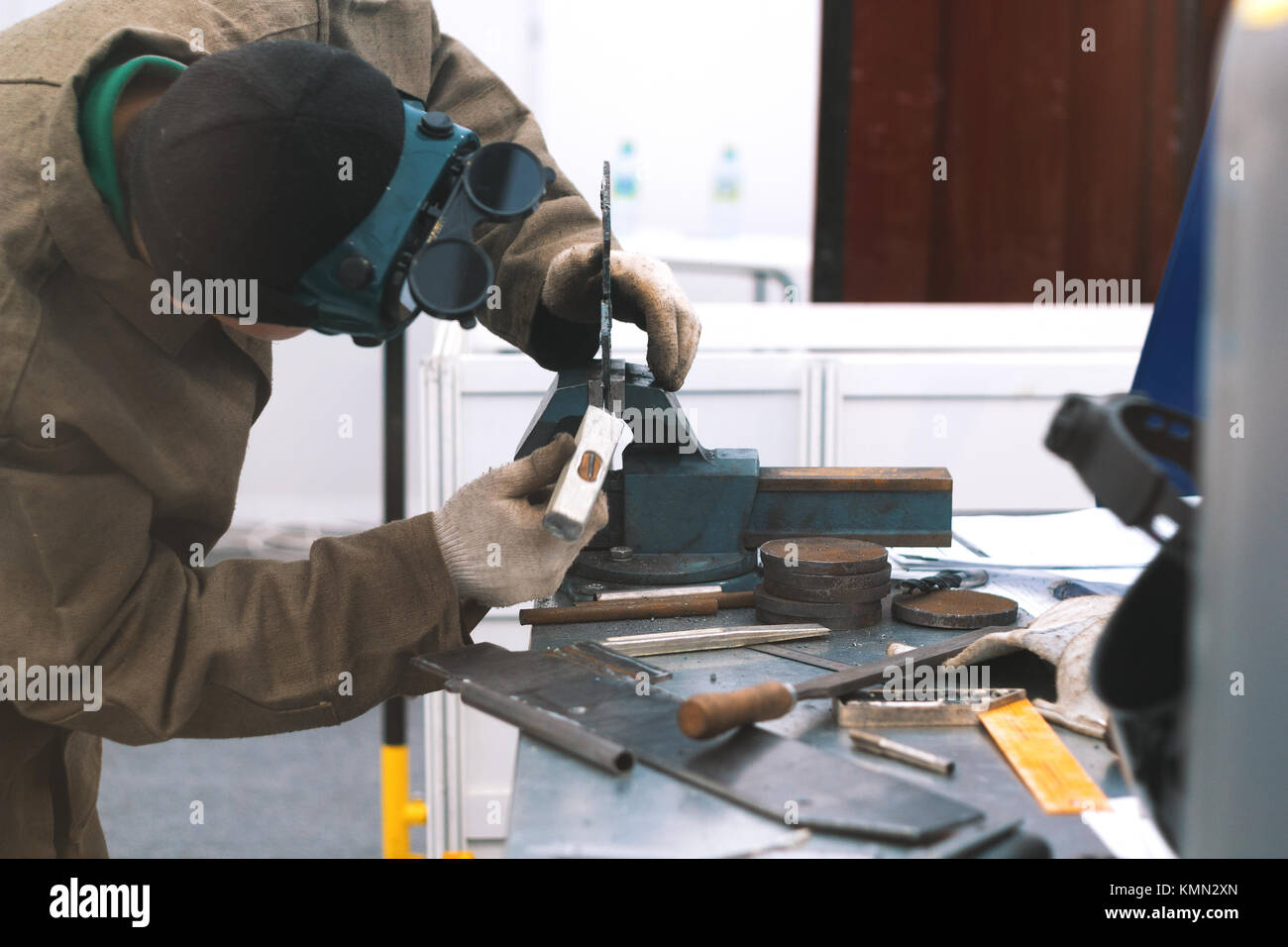 Man worker making workpieces with hummer - workshop Stock Photo - Alamy