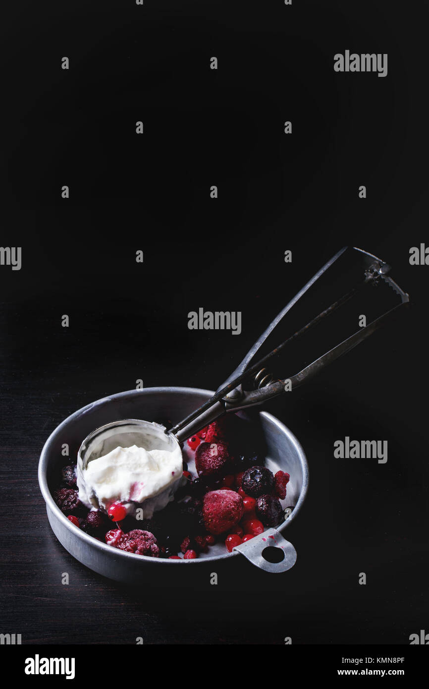 Aluminium plate vanilla ice cream hi-res stock photography and images ...