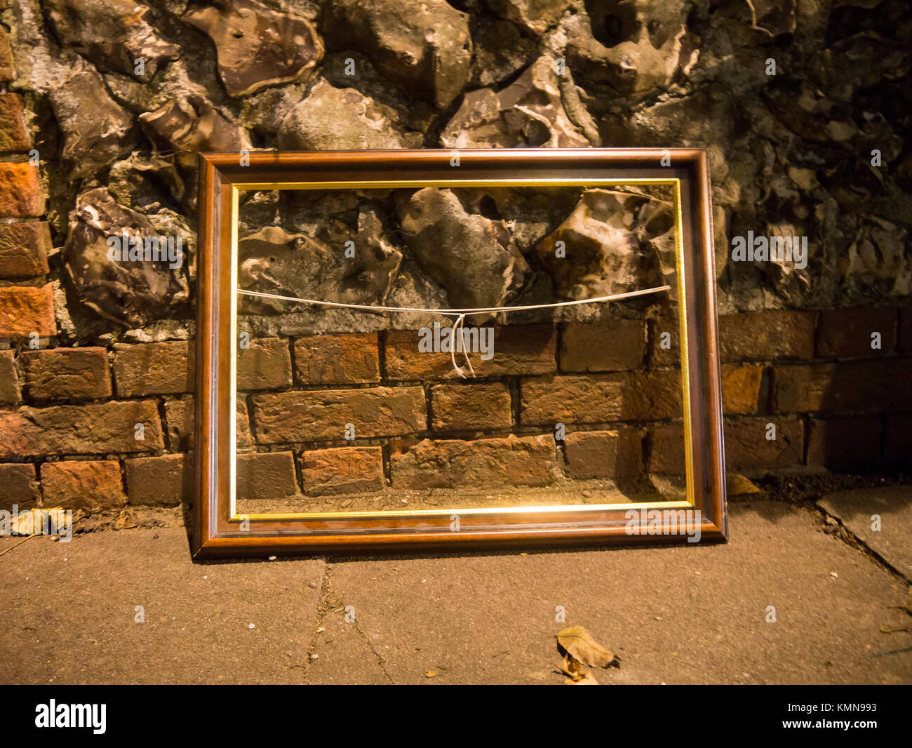 Empty frame hi-res stock photography and images - Alamy
