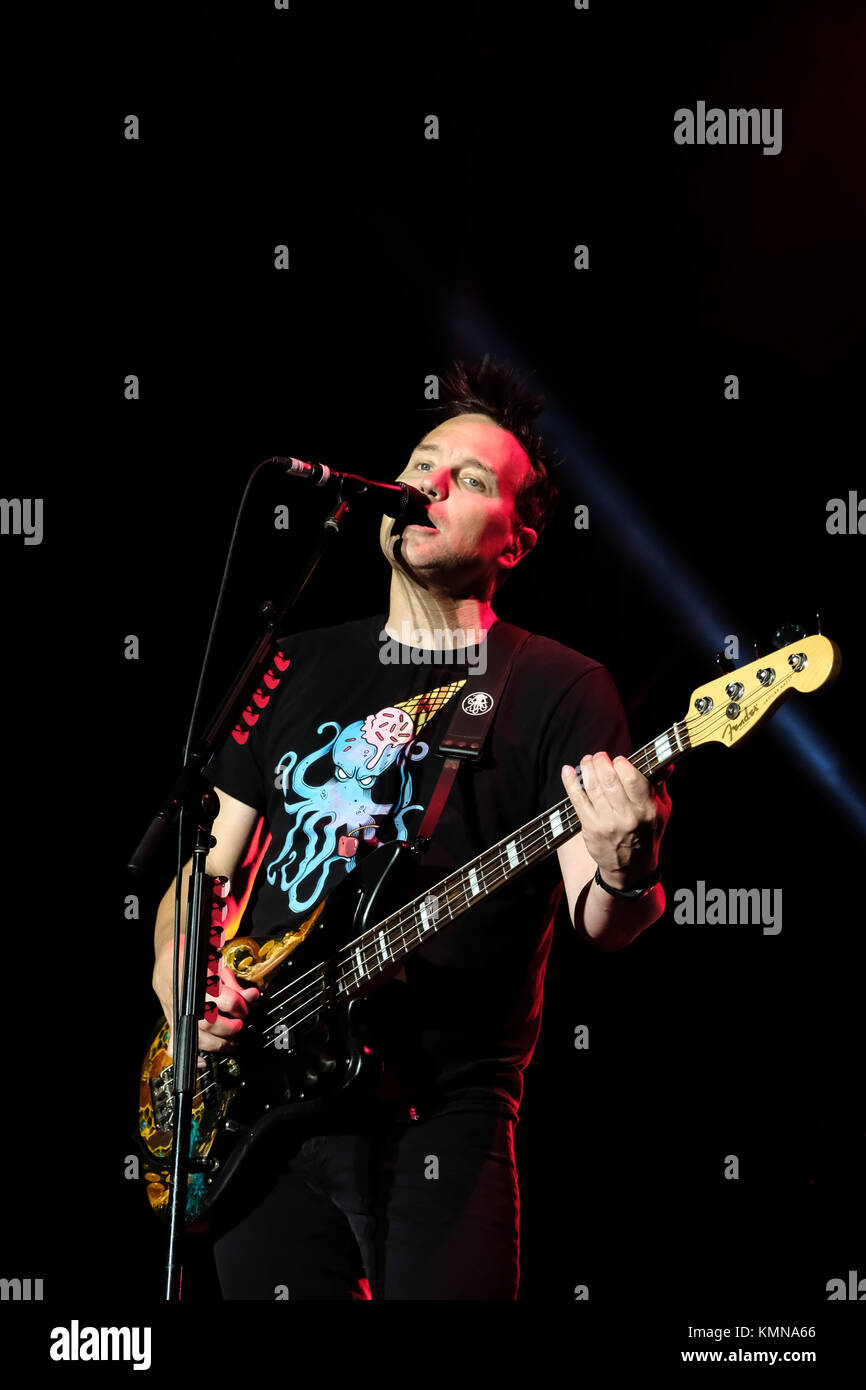 Mark hoppus hi-res stock photography and images - Alamy