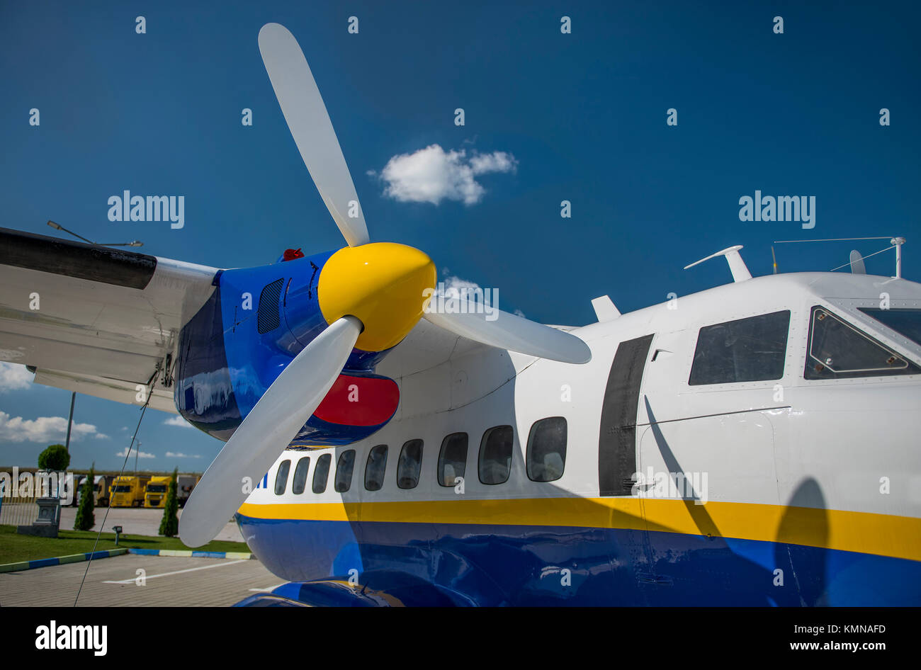 airplane propeller side view with clear blue sky Stock Photo - Alamy