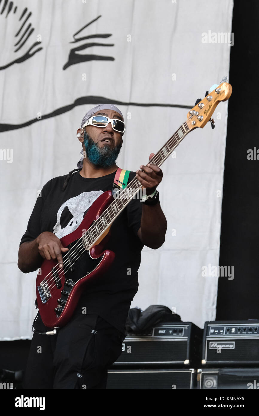 The American and international gypsy punk band Gogol Bordello performs ...