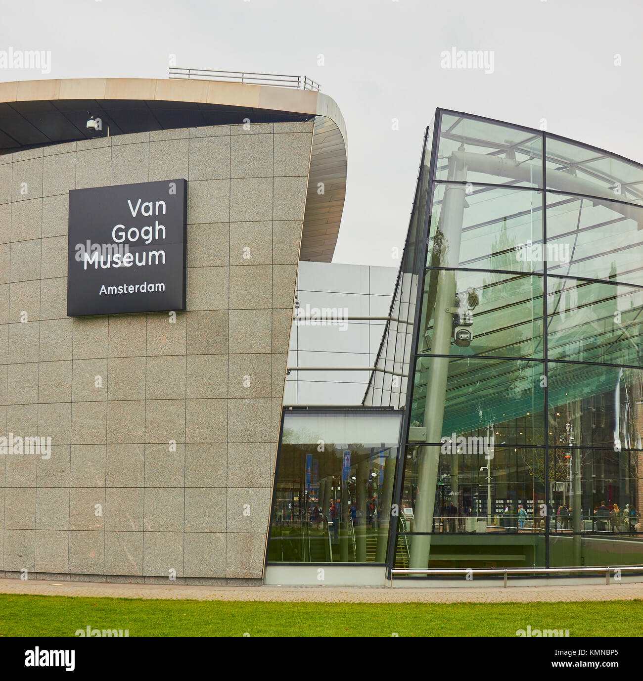 Modern extension of the Van Gogh Museum by Kisho Kurokawa, Museumplein ...
