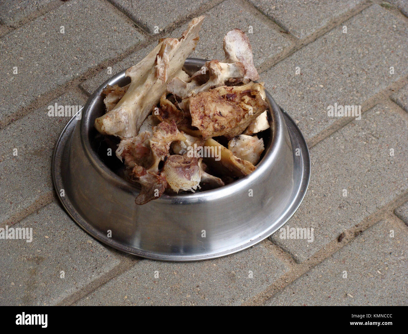 Metal dish hi-res stock photography and images - Alamy