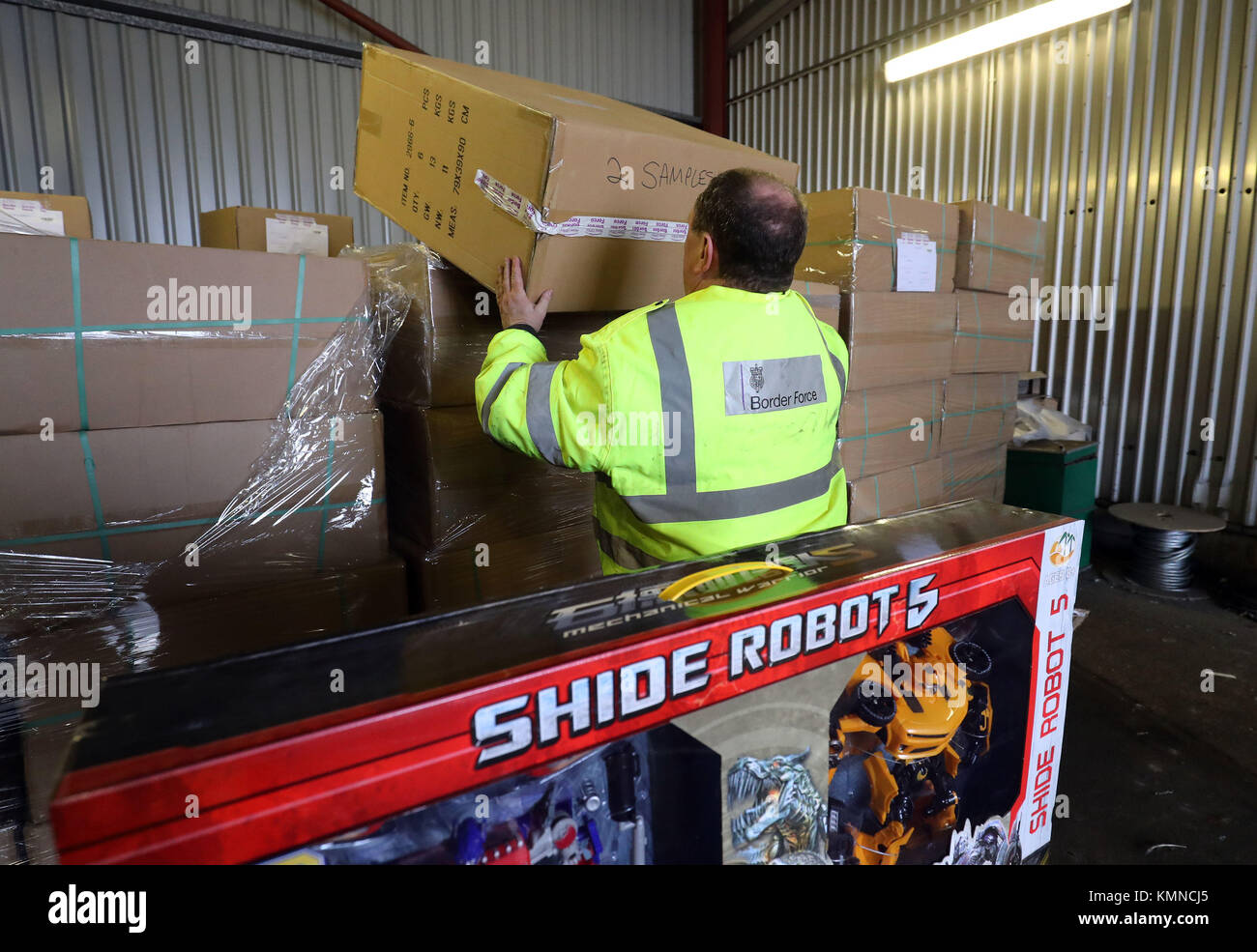 RETRANSMITTED CORRECTING OFFICER'S NAME Border Force officer Robert ...