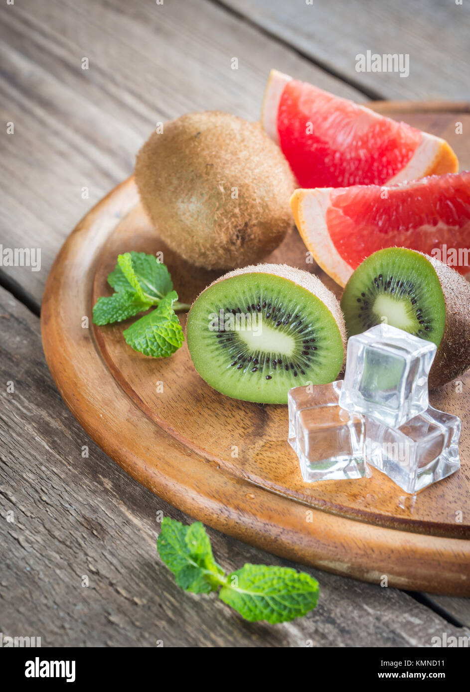Fresh kiwifruits and grapefruit Stock Photo - Alamy