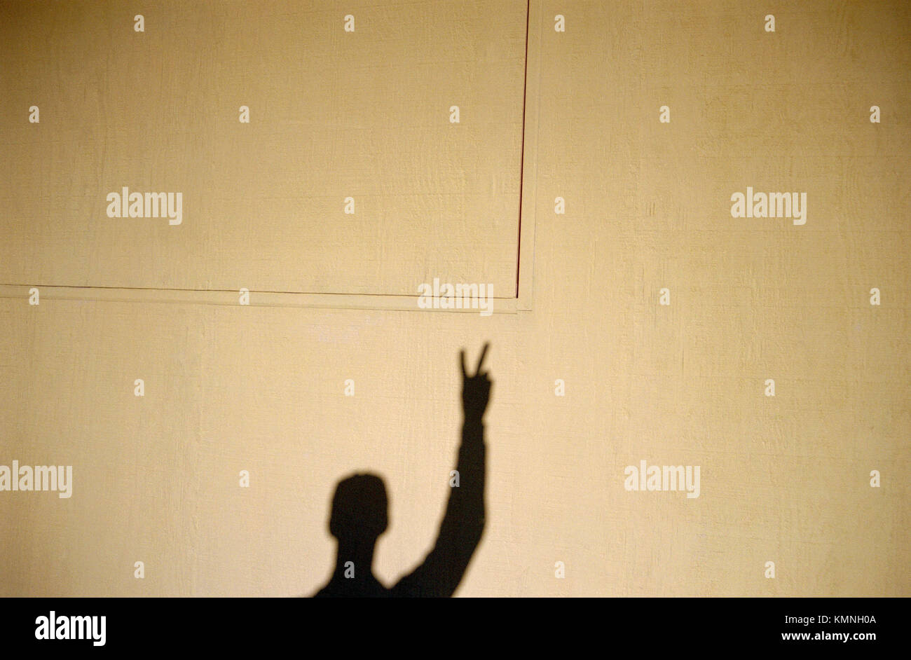 Hand symbol wall shadow hi-res stock photography and images - Alamy