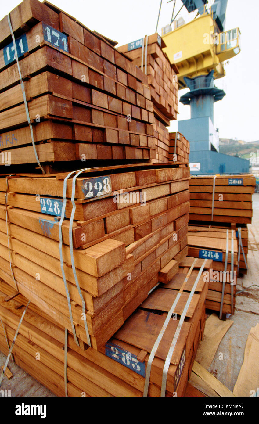 Timber at port hi-res stock photography and images - Alamy