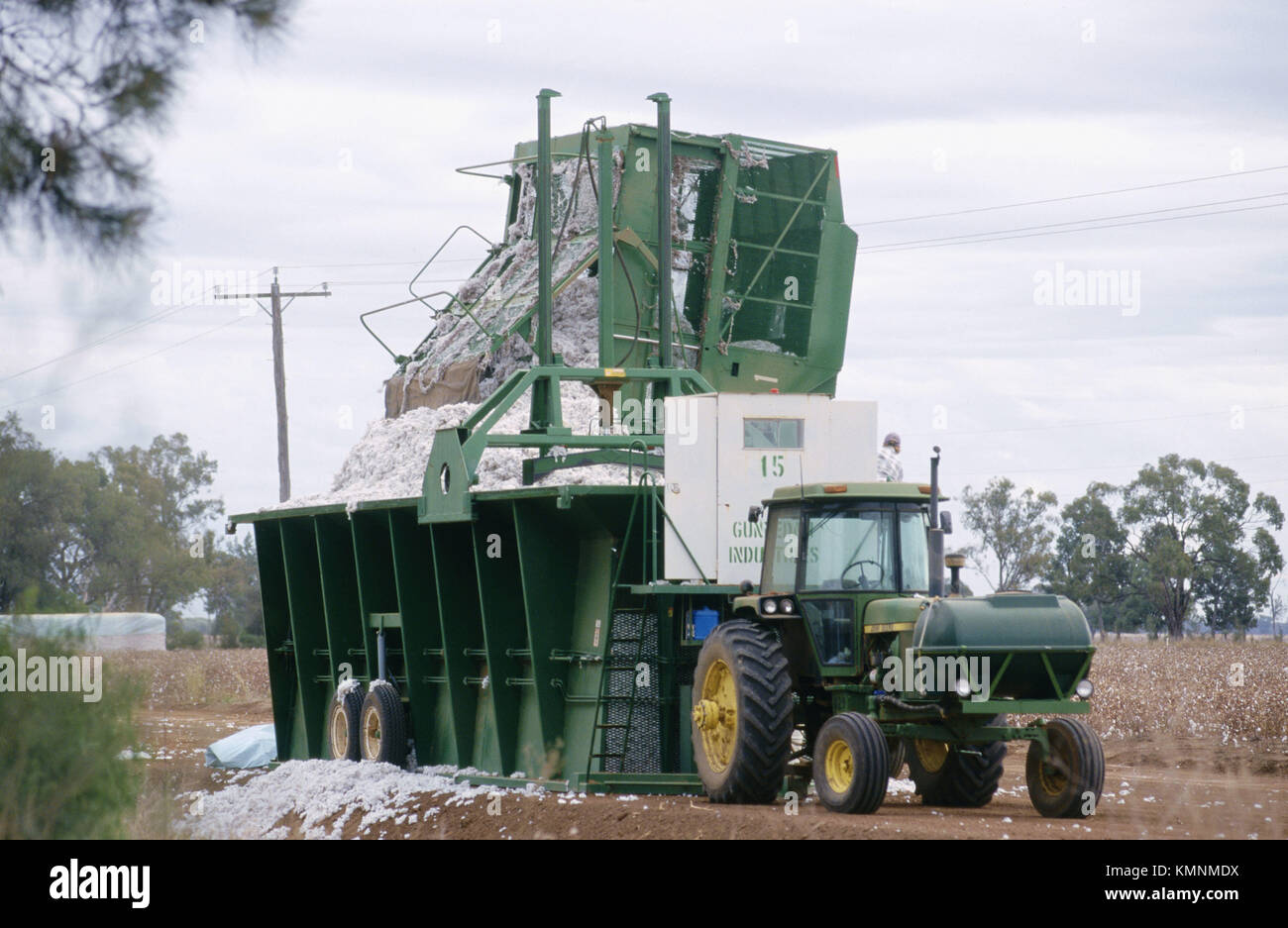 Cotton harvesting machine hi-res stock photography and images - Alamy