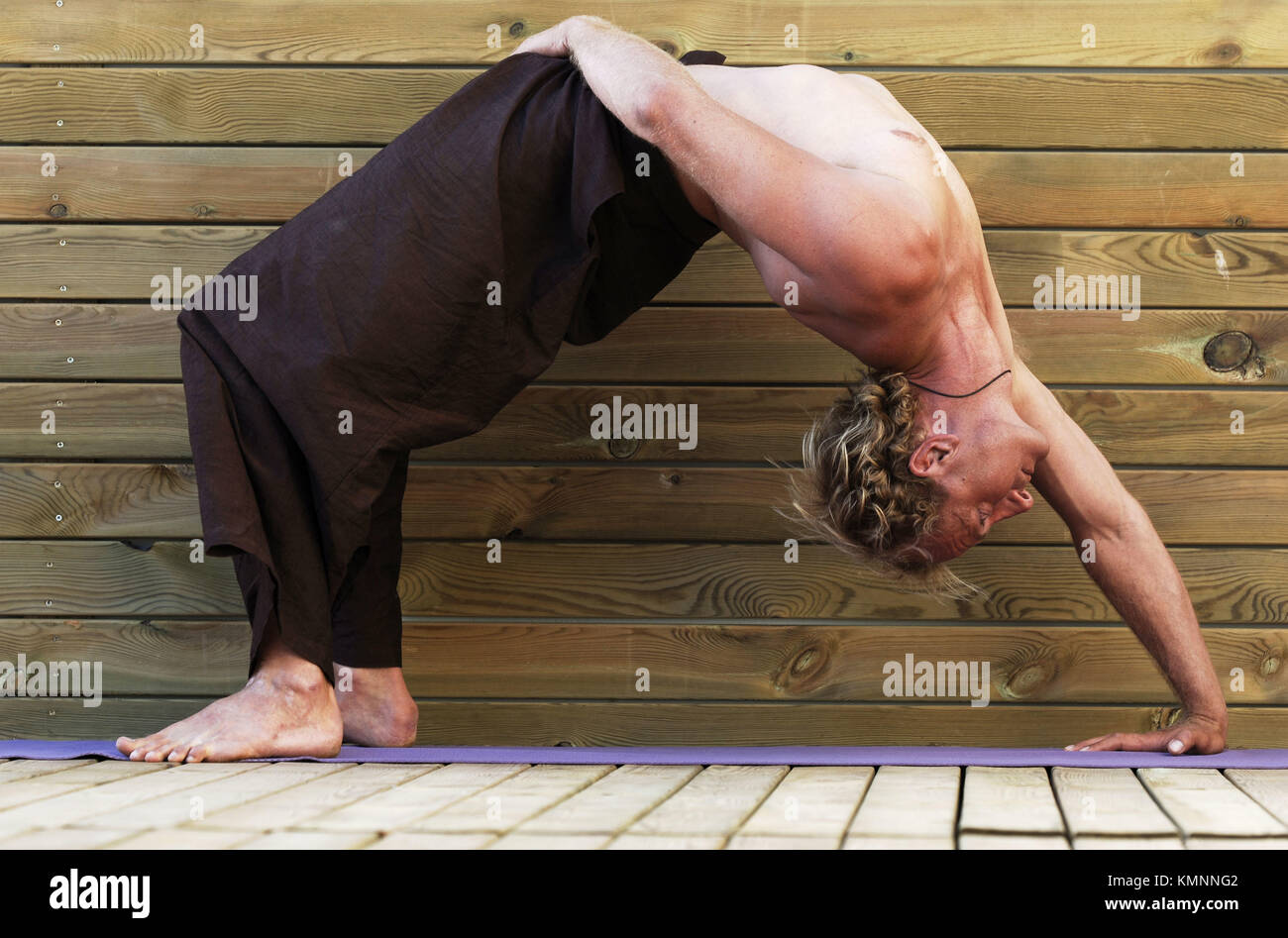 Contortionist Man Stock Photos & Contortionist Man Stock Images - Alamy