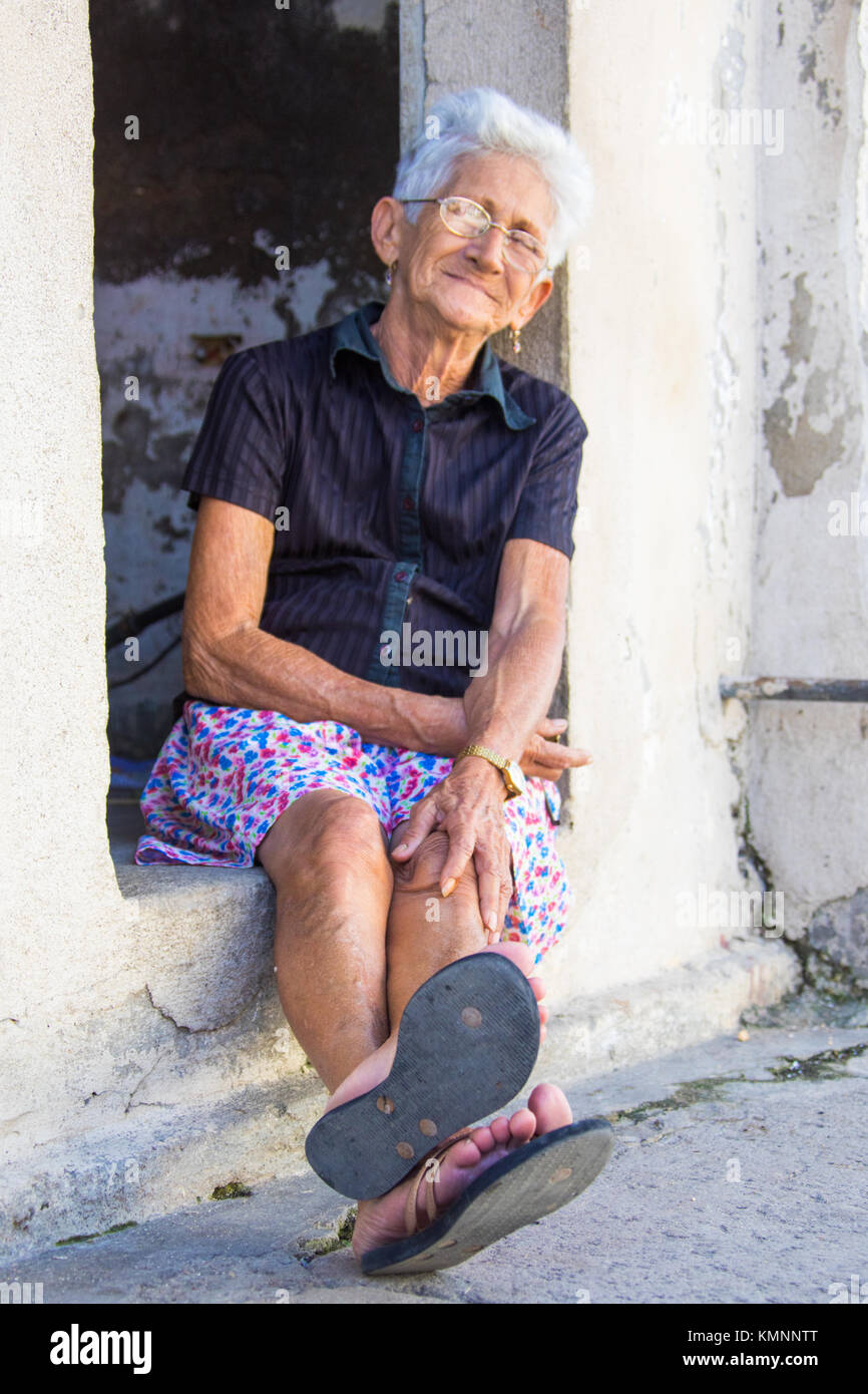 Old cuban woman smiling hi-res stock photography and images - Alamy