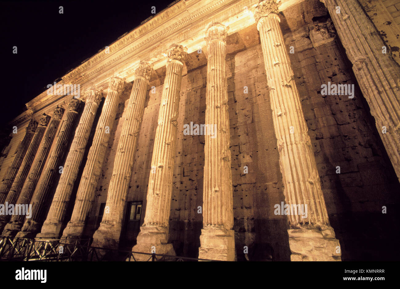 Ancient roman temple night hi-res stock photography and images - Alamy