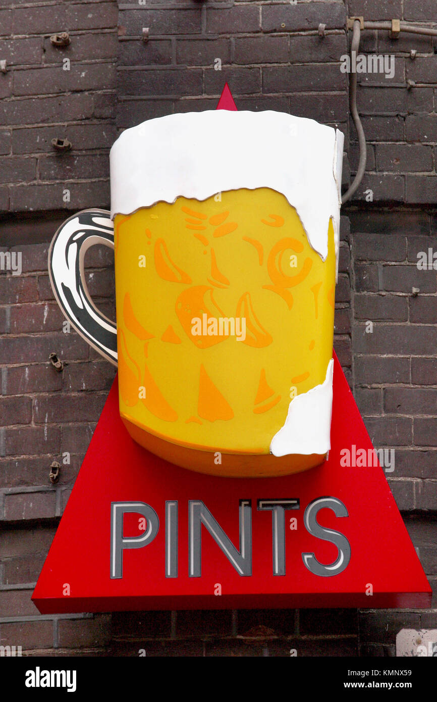 Pub beer sign hi-res stock photography and images - Alamy