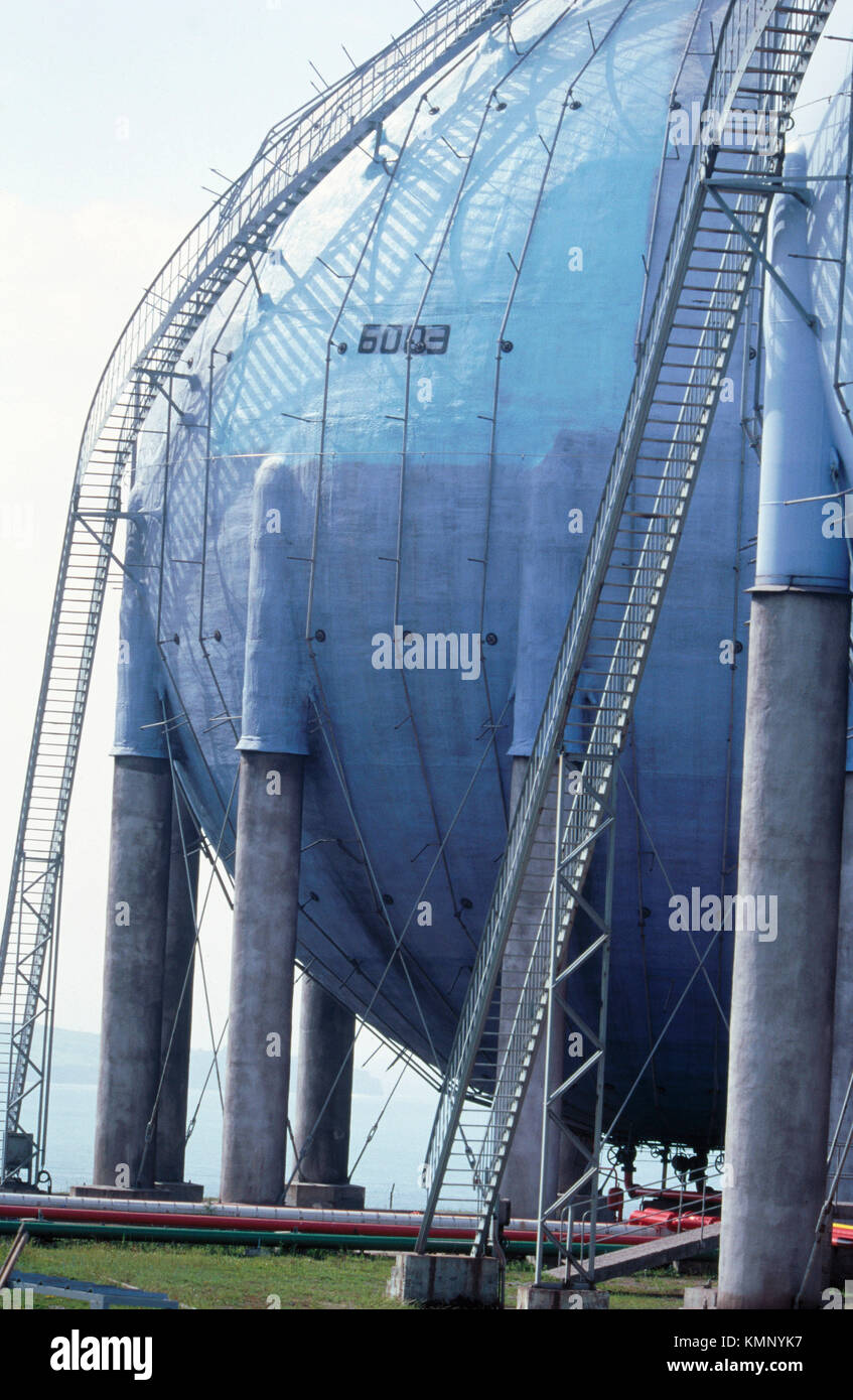 Butane gas tanks distribution plant hi-res stock photography and images ...