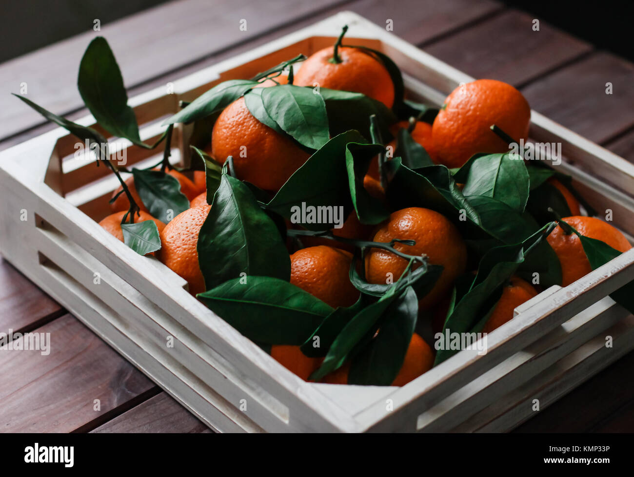Wooden box of fresh tangerines with leaves Stock Photo - Alamy