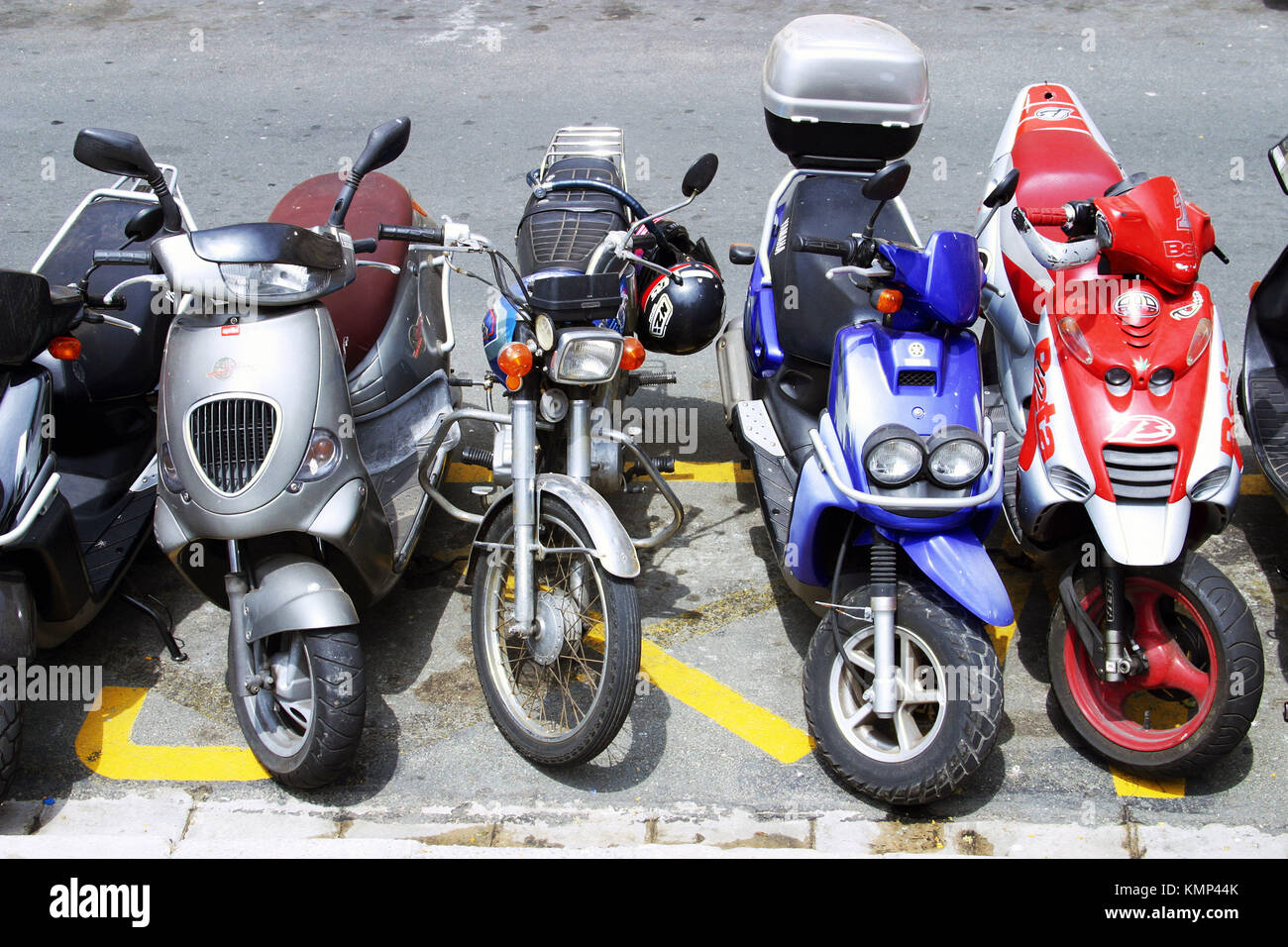 Land vehicle city street hi-res stock photography and images - Alamy
