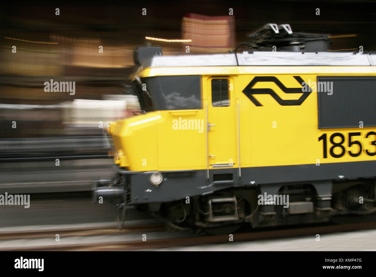 Train coming to the station hi-res stock photography and images - Alamy