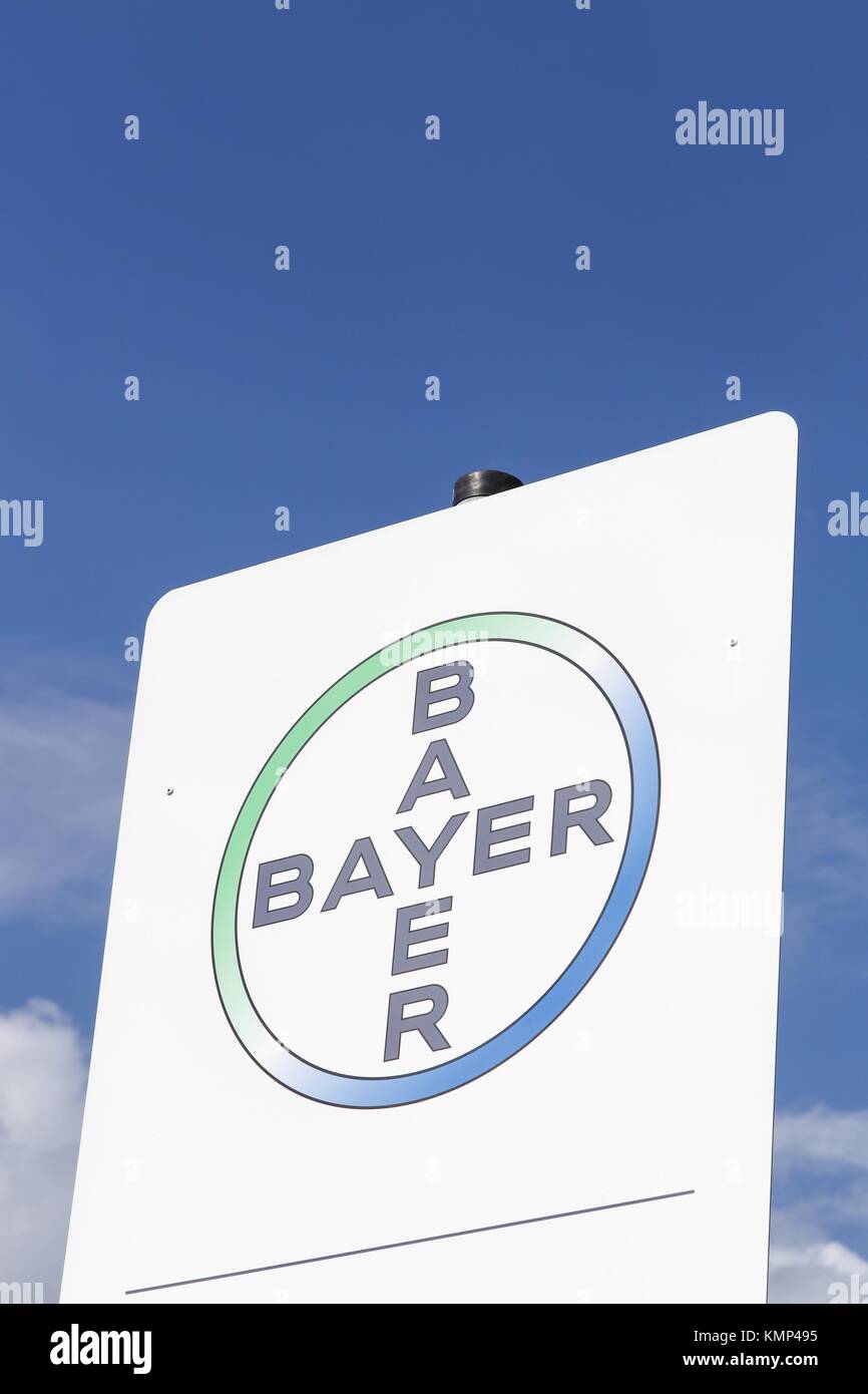 Bayer logo hi-res stock photography and images - Alamy