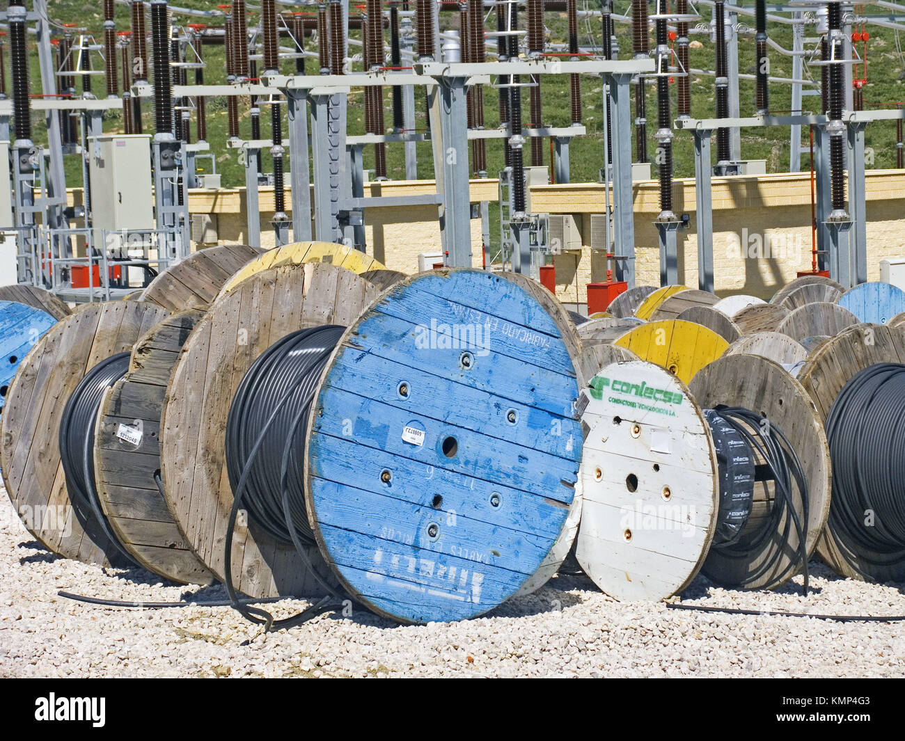 Rolls of cable hi-res stock photography and images - Alamy