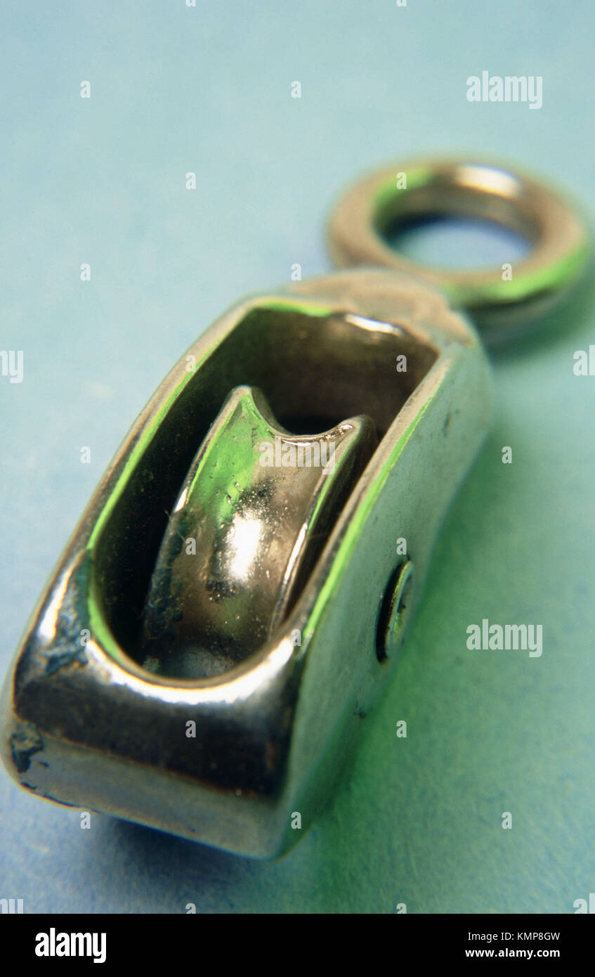 Physics pulley hi-res stock photography and images - Alamy