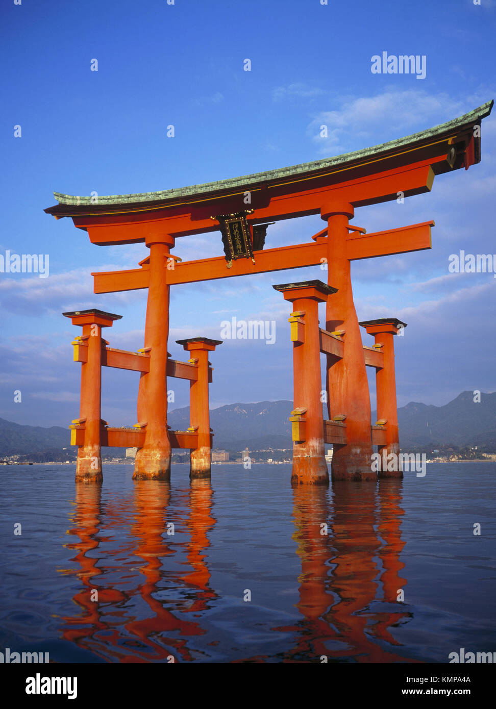 Reflection torii gate in water hi-res stock photography and images - Alamy