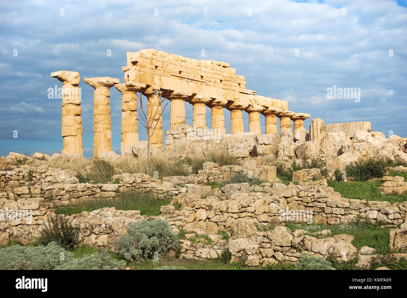 Ancient ruins of the Valley of temples in agrigento, Sicily, a unesco ...