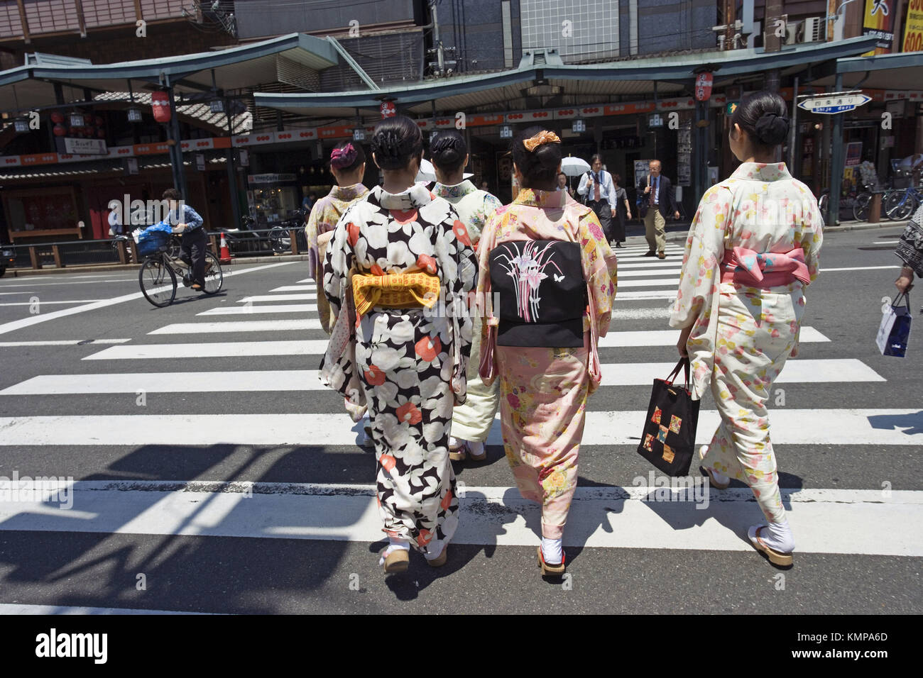 Geisha japan and back view hi-res stock photography and images - Alamy