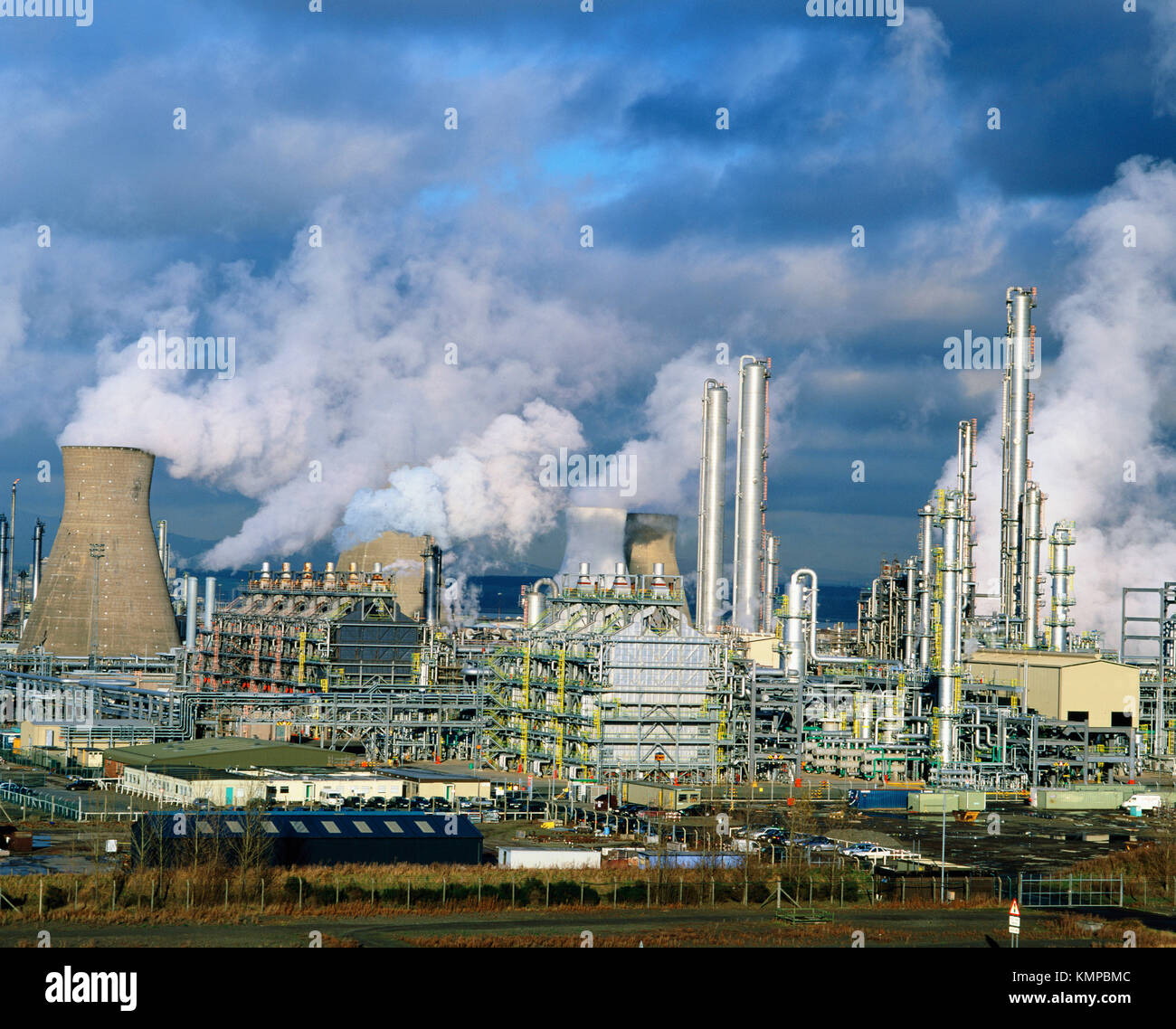 Grangemouth petrochemical complex hi-res stock photography and images ...