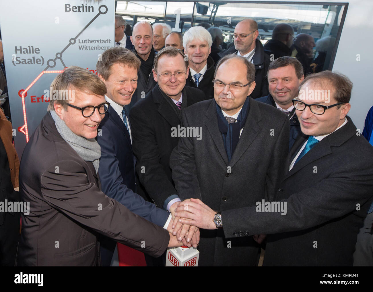 The honourary guests, Bahn Chairman Ronald Pofalla (l-r), Bahn CEO ...