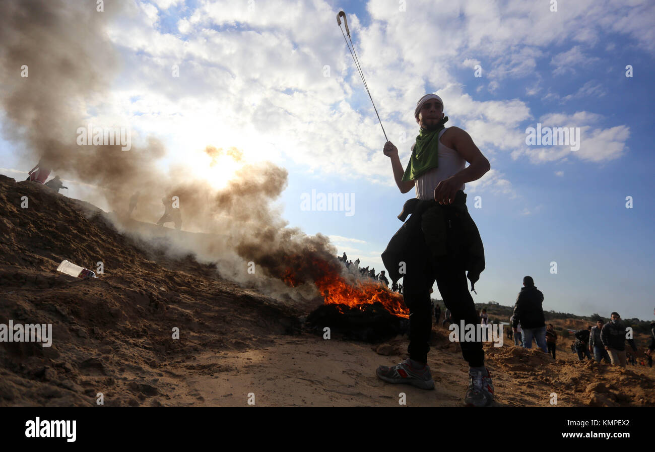 Bureij, Gaza Strip, Palestinian Territory. 8th Dec, 2017. Palestinian ...