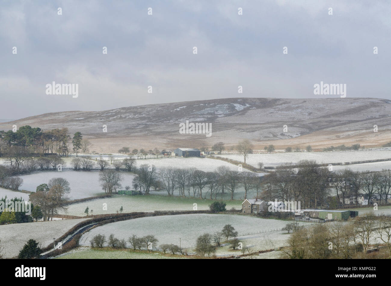 Vaynor, Brecon Beacons, Wales,UK. 8th December 2017. Snow coming on the ...