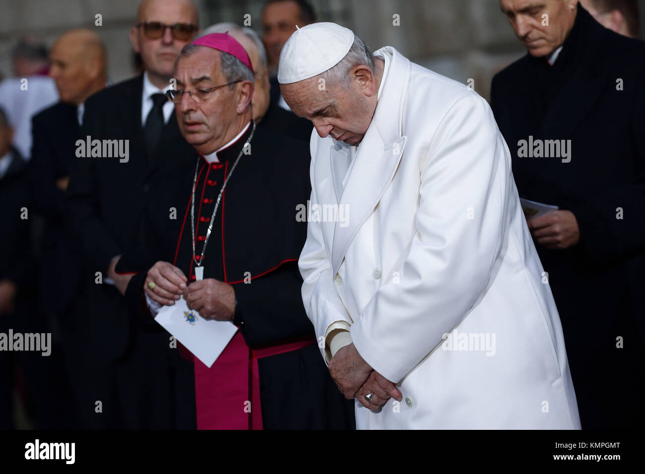 Rome, Italy. 8th Dec, 2017. POPE FRANCIS pay homage to the Immaculate ...