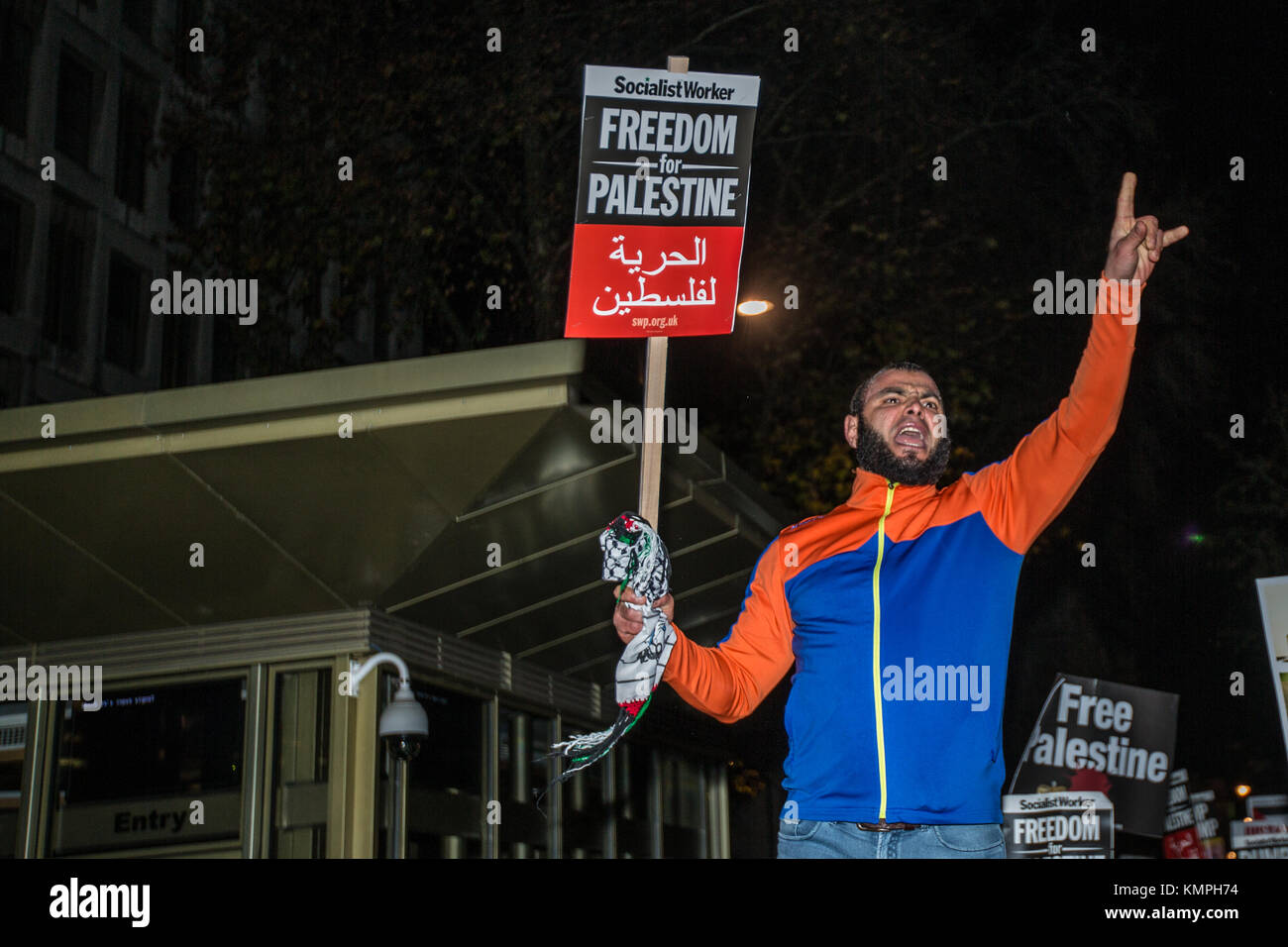 London us embassy protest hi-res stock photography and images - Alamy