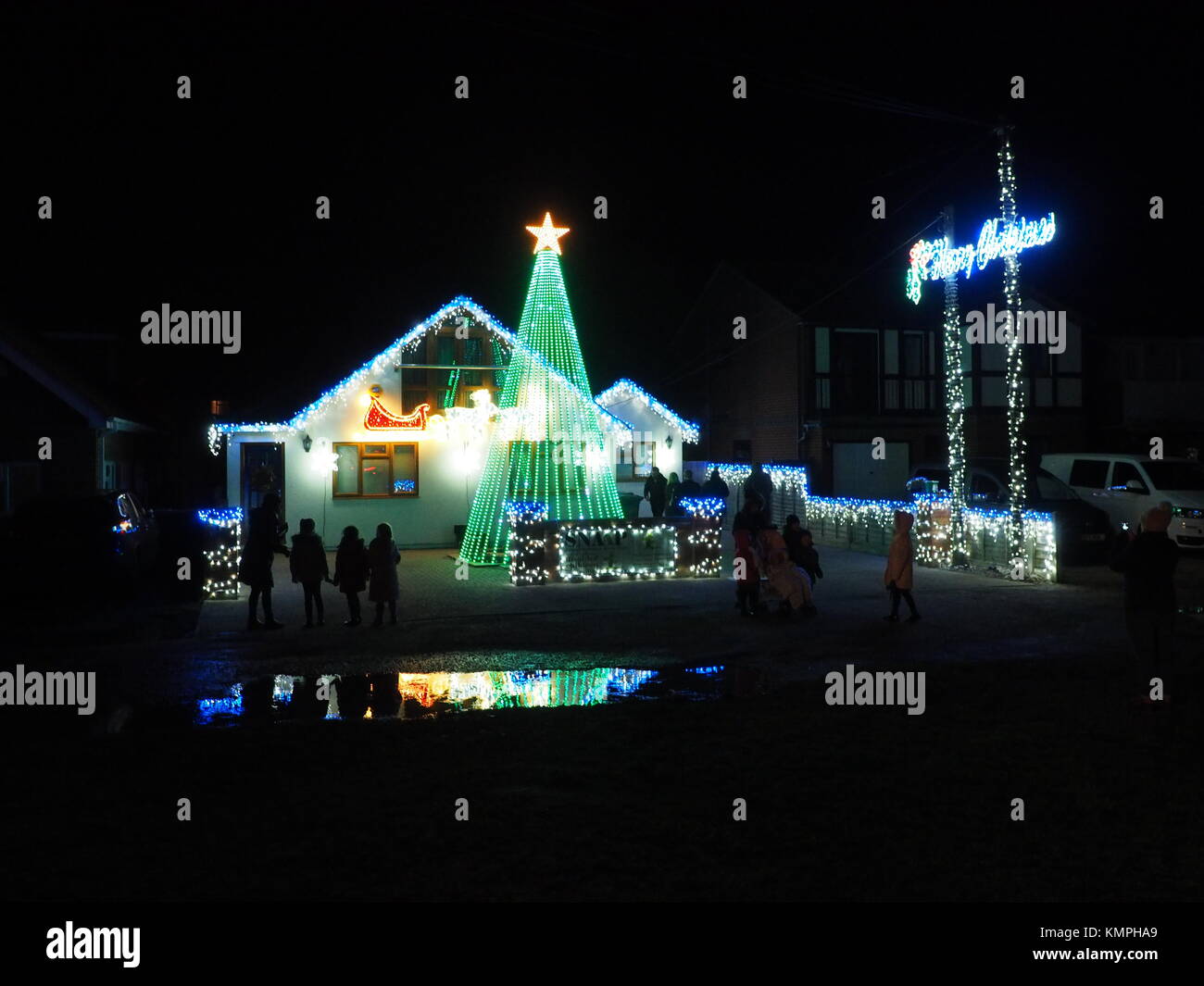 Warden Bay, Kent, UK. 8th Dec, 2017. A house in Warden Bay puts on a ...