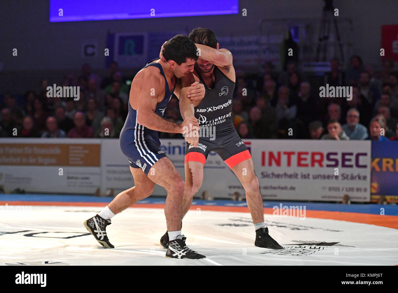 Weingarten, Deutschland. 04th Oct, 2017. vl Roman Amoyan (Ispringen ...