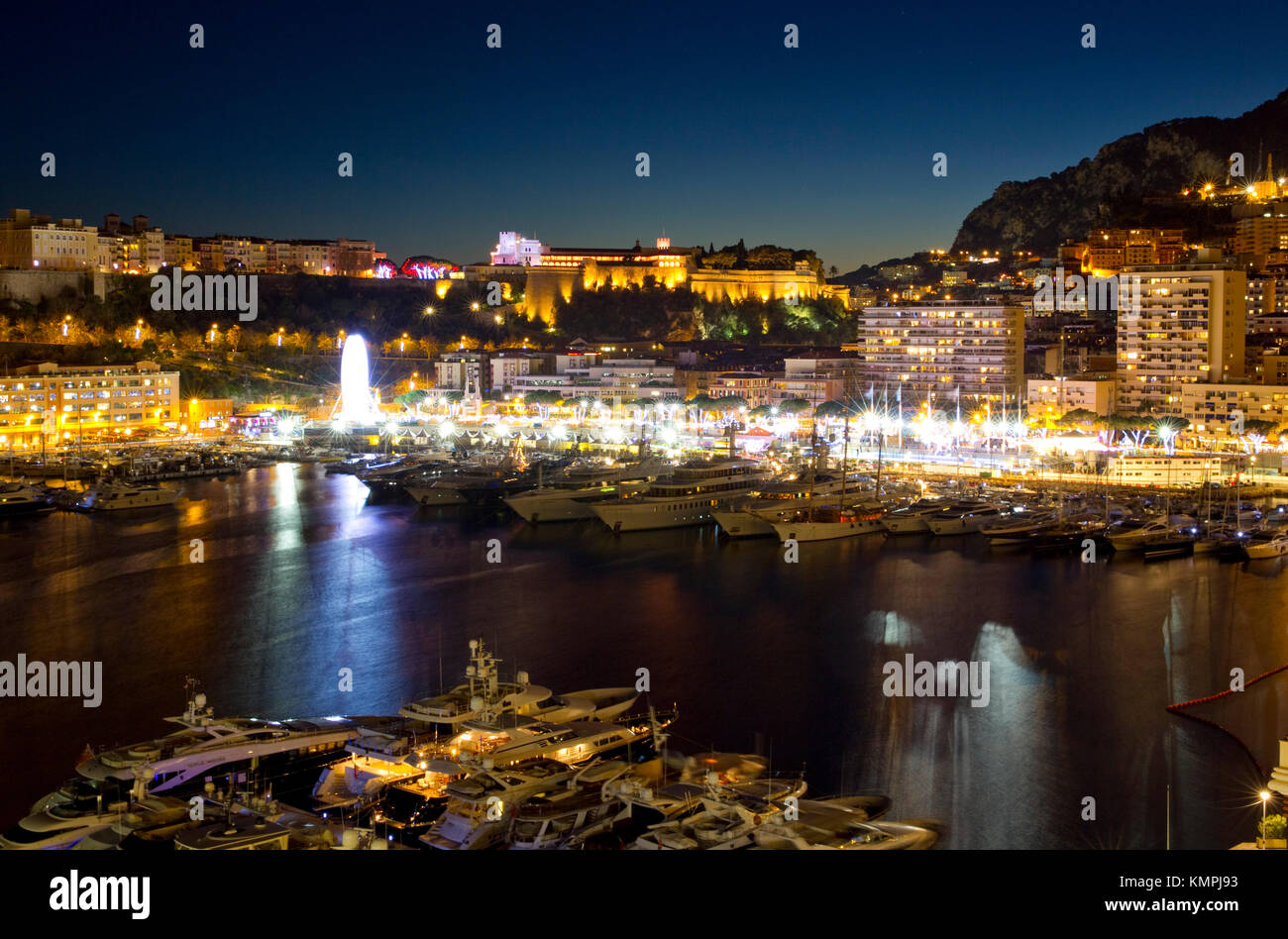 Monte Carlo, Monaco. 08th Dec, 2017. Christmas Atmosphere in Monaco ...
